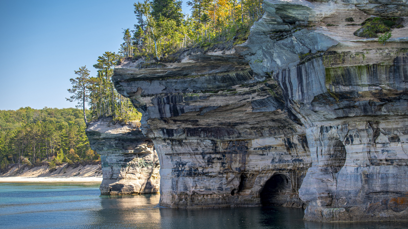 Michigan's Scenic National Lakeshore Boasts Picturesque Landscapes And ...